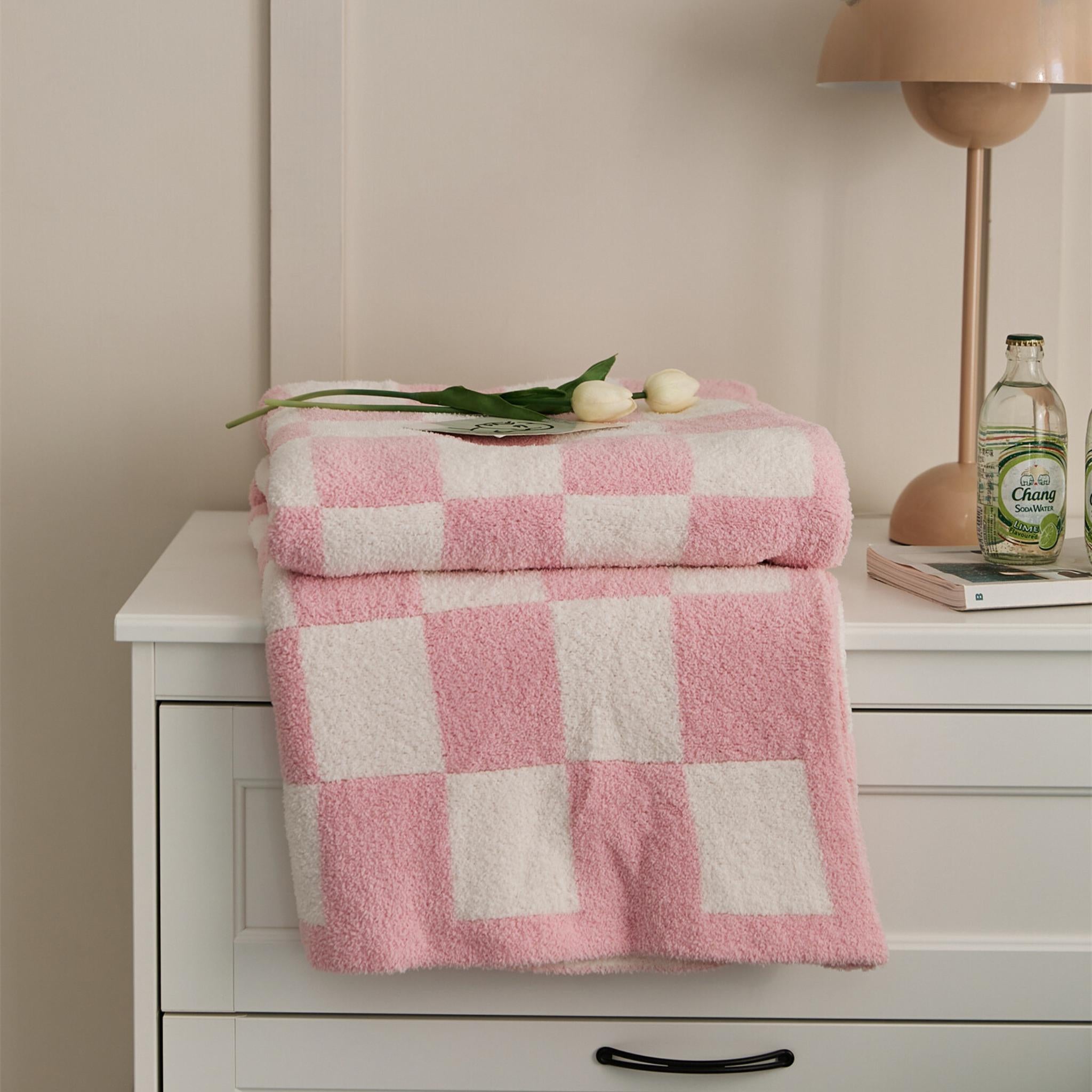 Soft Checkered Blanket – PonPonLabs